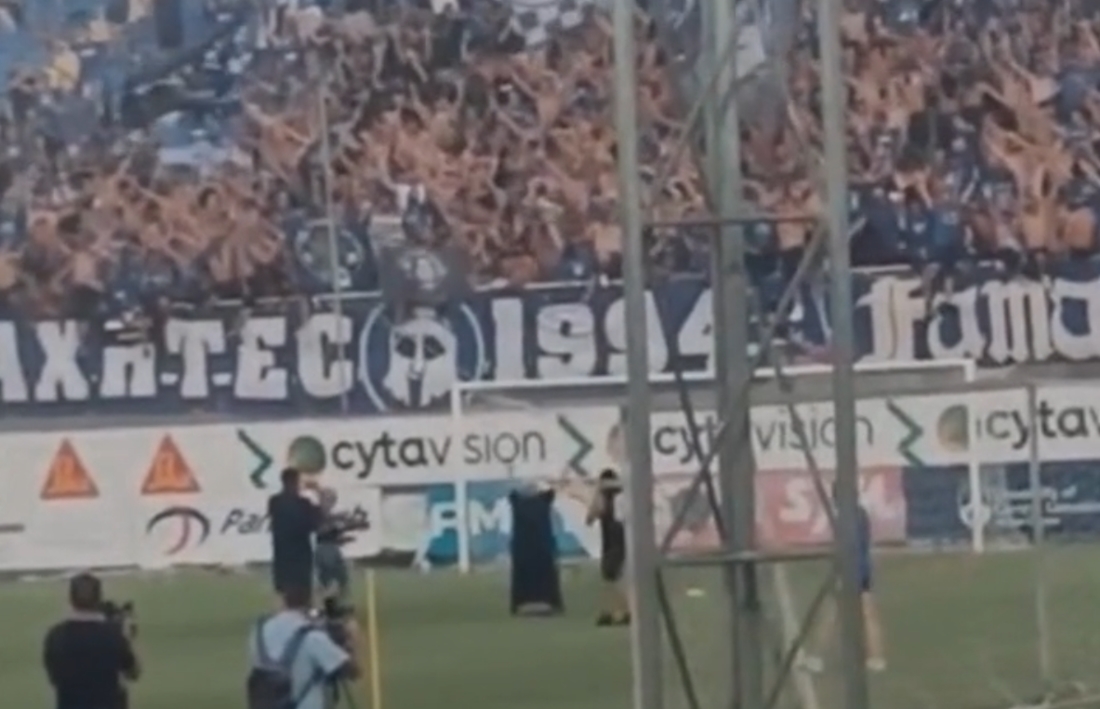 ΕΚΠΛΗΚΤΙΚΗ ΣΤΙΓΜΗ: Η γιαγιά της Ανόρθωσης δίνει το σύνθημα και ...